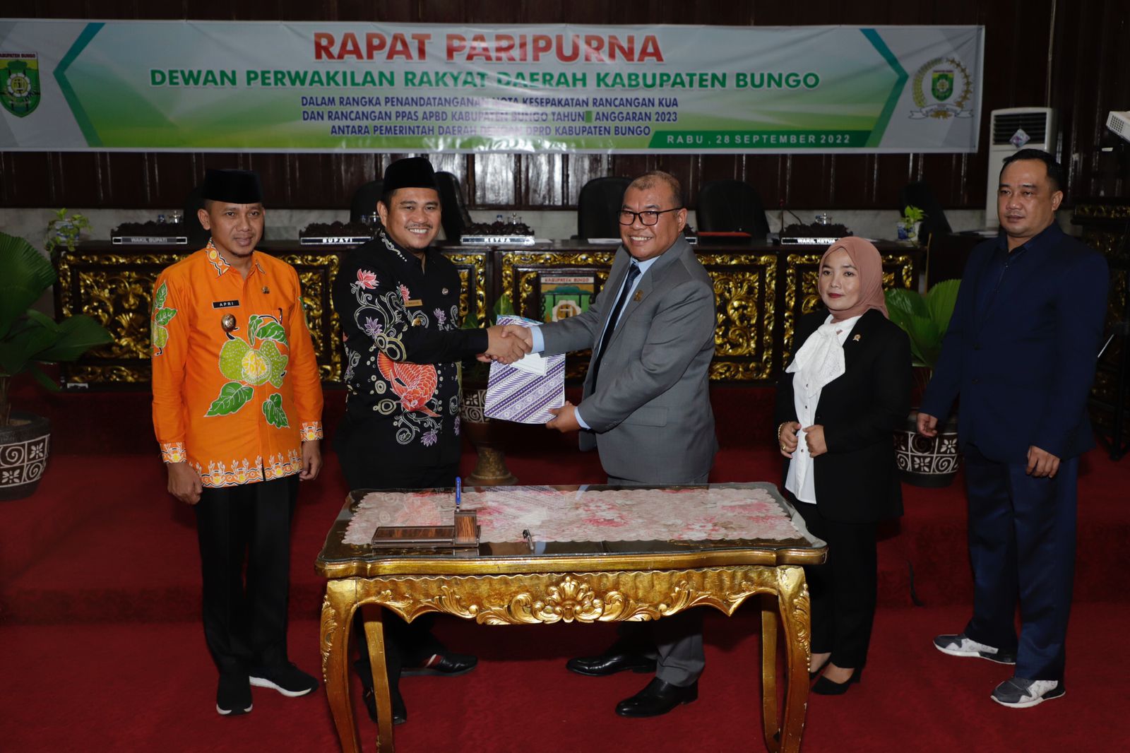 Bupati Bungo H Mashuri Sp Me Menandatangani Nota Kesepakatan Kua Dan